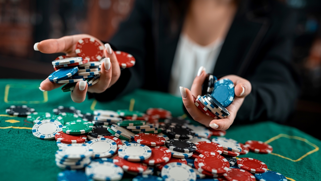 Let It Ride vs. Classic Poker – BetMGM