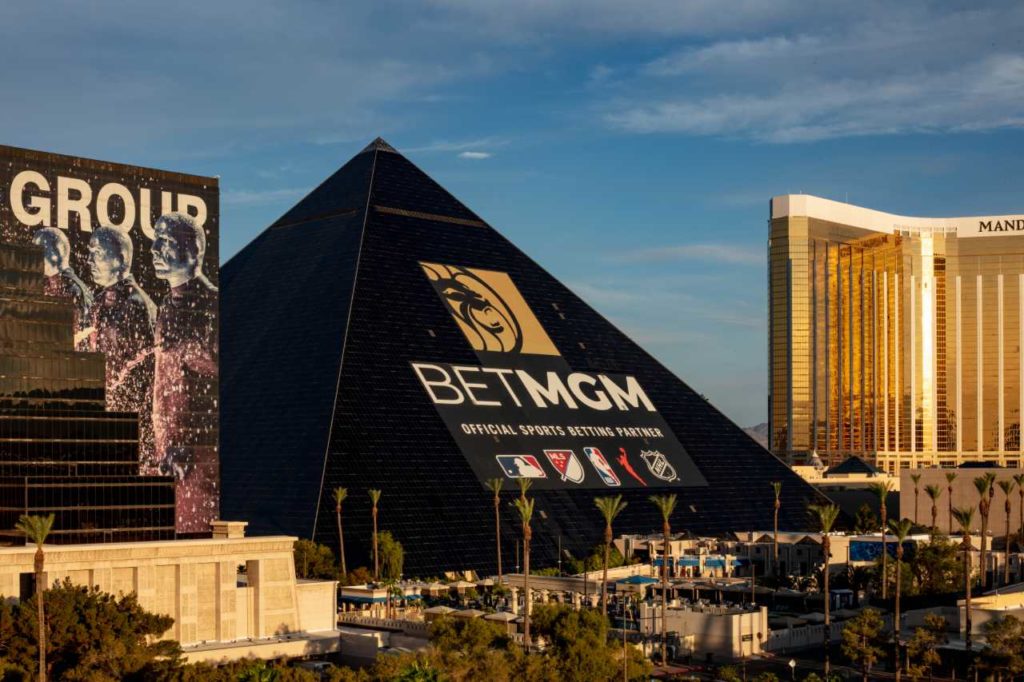 The Luxor and BetMGM Reveal New Ad Wrap